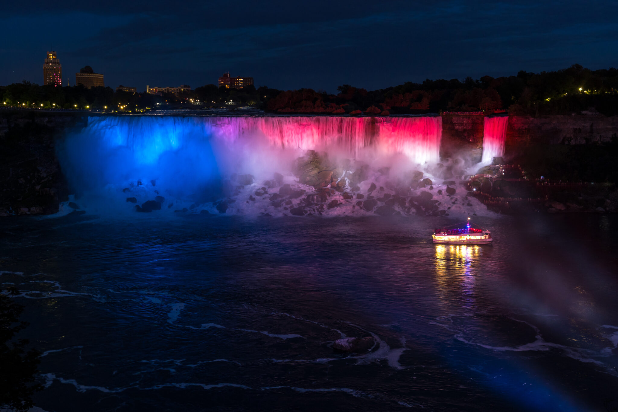 Things to do at Niagara Falls Canada at Night! By ToNiagara